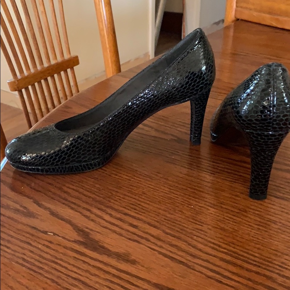 Stuart Weitzman Designer Leather Snake Skin Heels - Gem